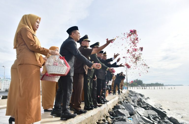 Pohuwato Gelar Tabur Bunga Penuh Makna: Penghormatan untuk Pahlawan di ...
