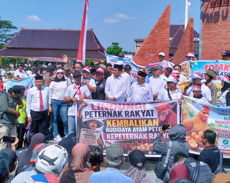 Harga Telur Anjlok, Peternak Blitar Bagi 1 Juta Telur Gratis dan Tolak ...
